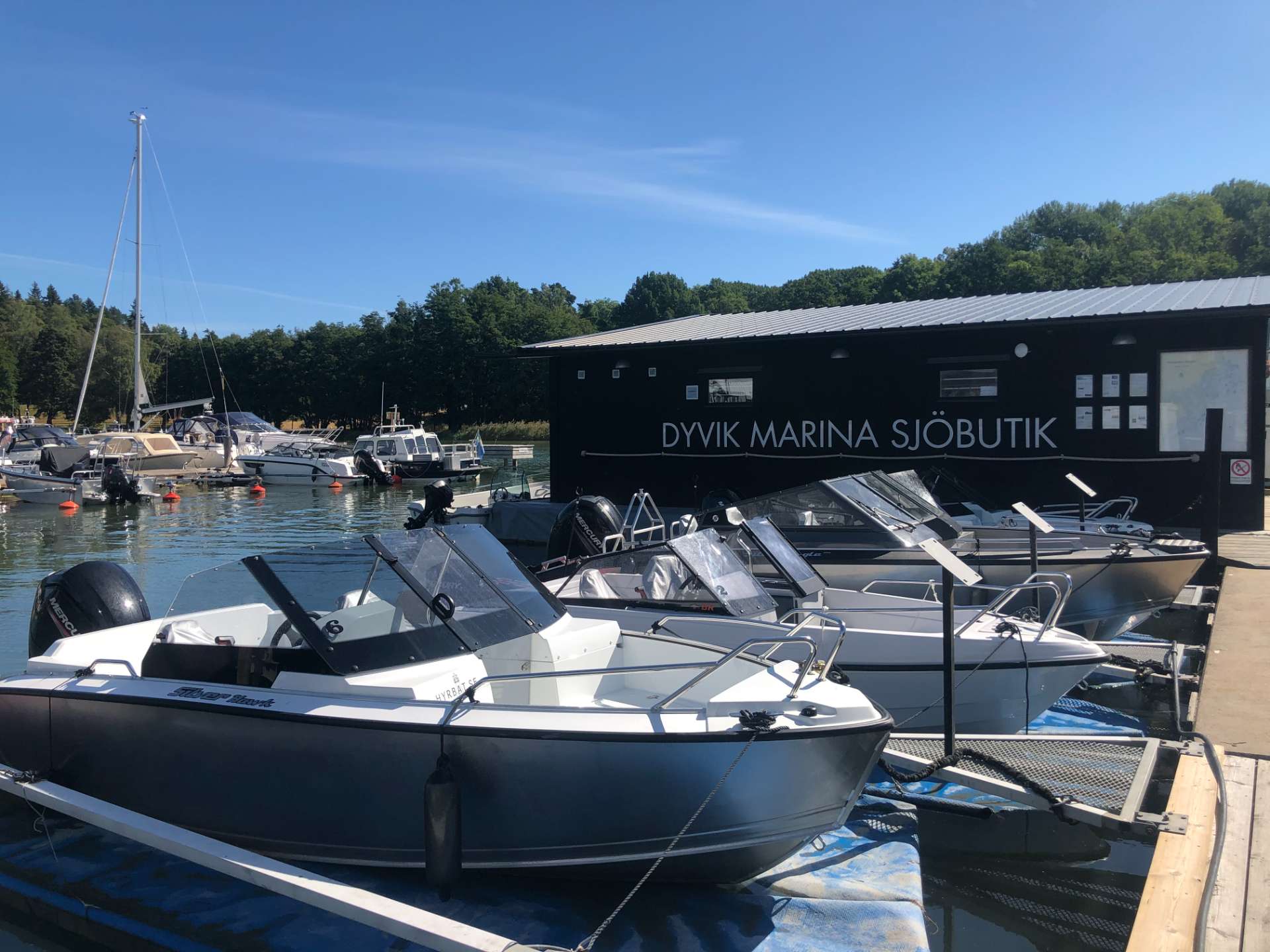 Hyra båt på Dyvik Marina - hyrbat.se